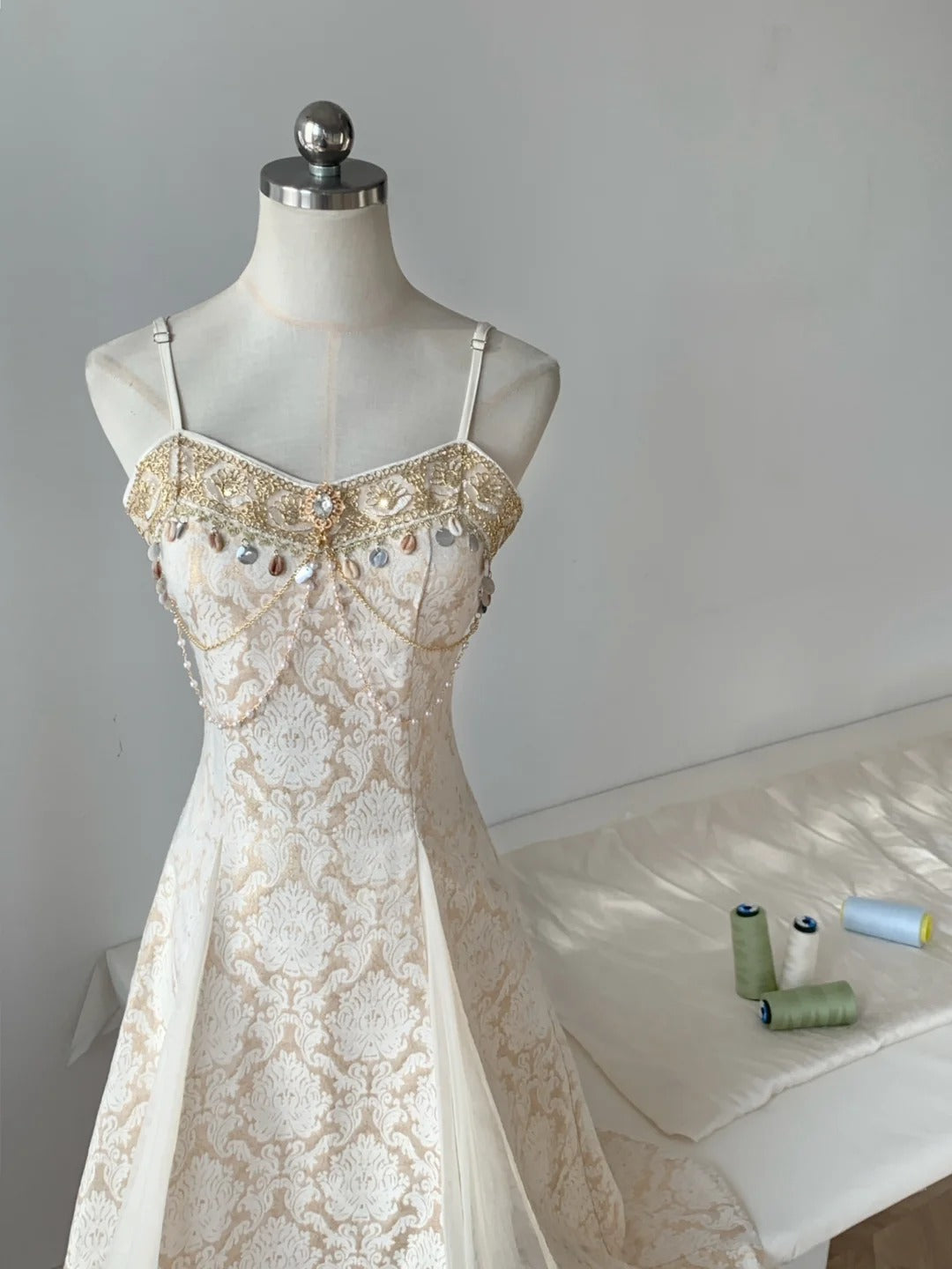 Streamer champagne retro elegant spaghetti straps Long chiffon stunnin ...